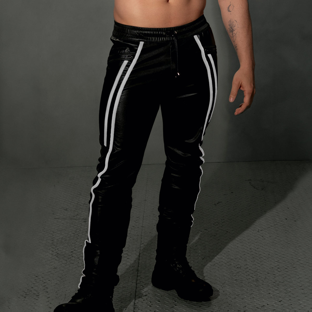 Dale Mas Biker + Kinky Pants Black White – FETCH